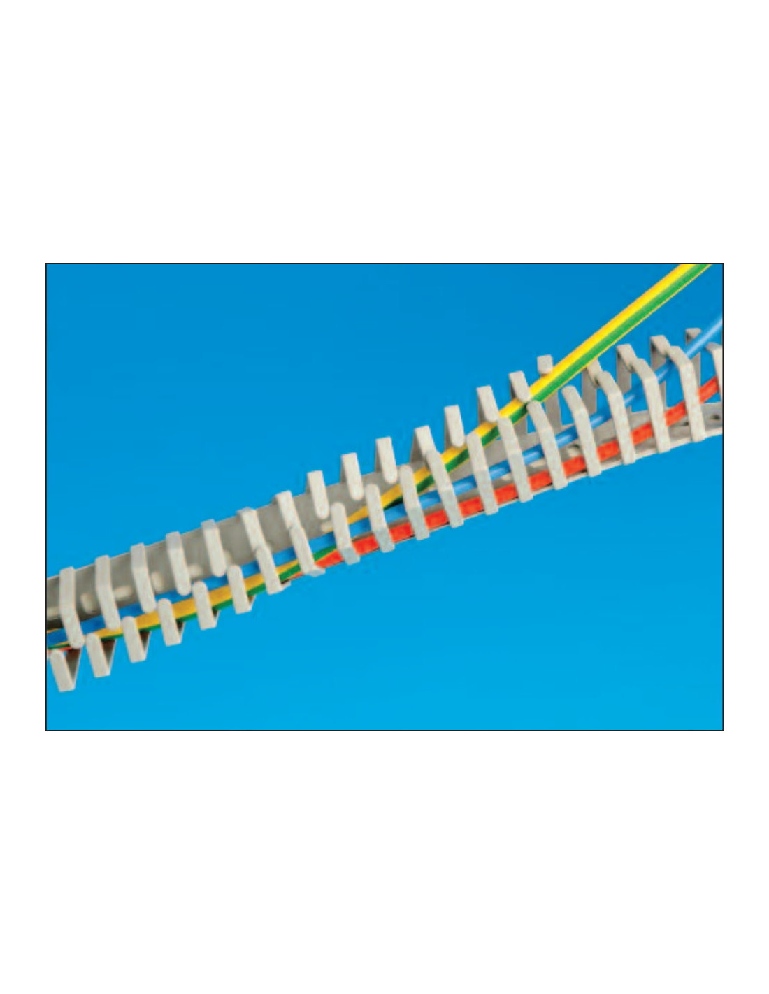 20mm x 20mm KANALFLEX FLEXIBLE CABLE TRUNKING, pack contains 10 lengths ...